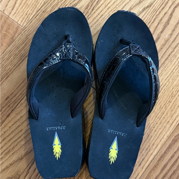 Volatile | Shoes | Volatile Black Platform Croc Texture Sandals | Poshmark